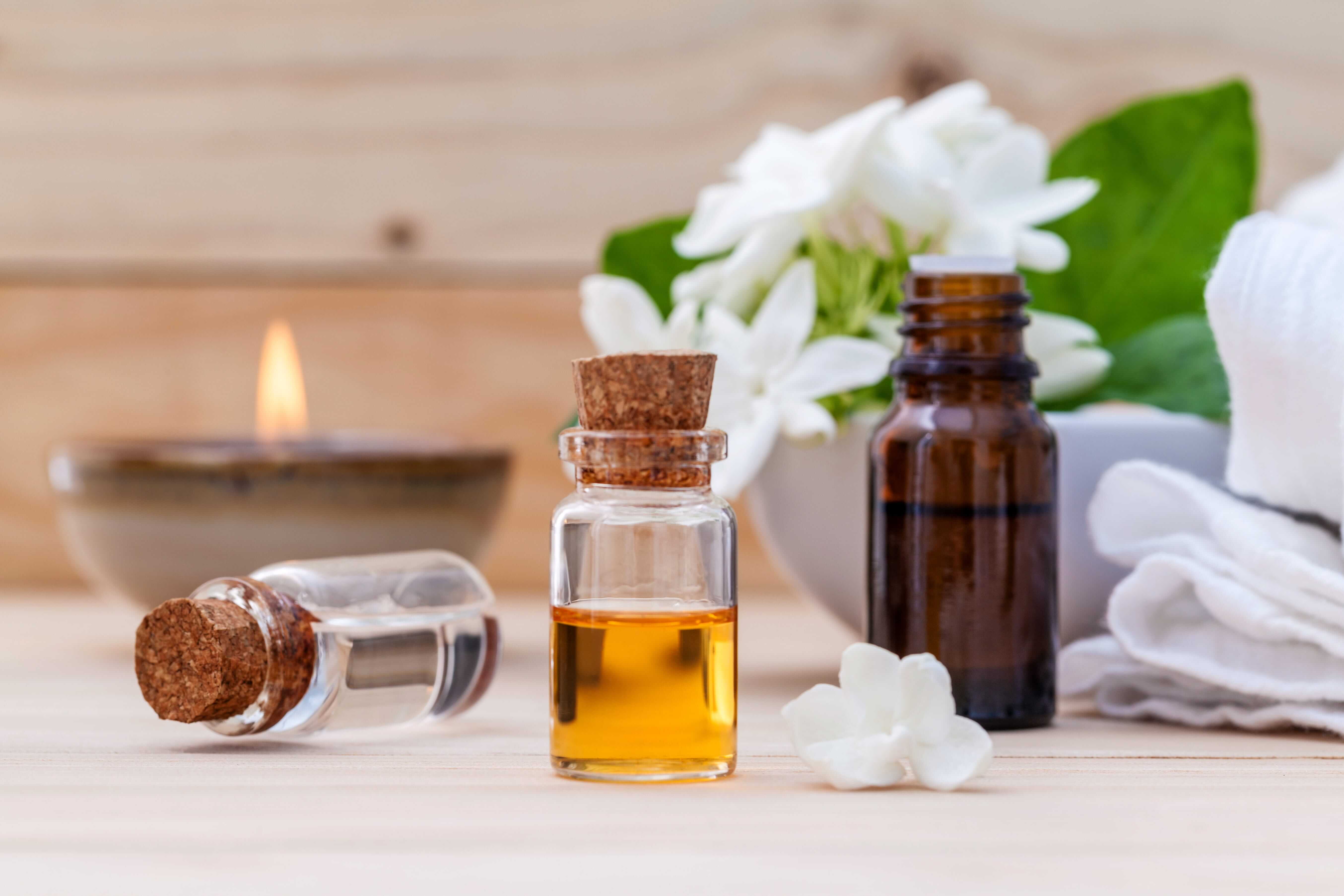 Fragrance Oil vs Essential Oil: Key Differences & How to Choose ...